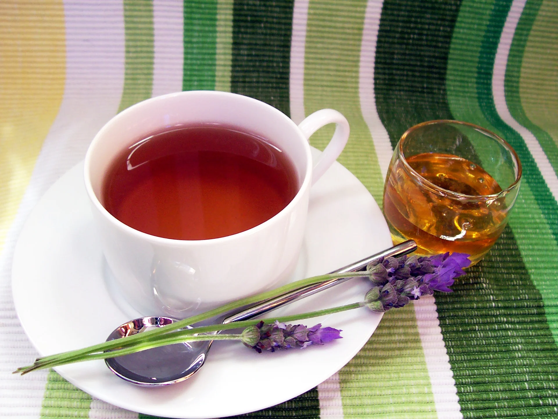 The Many Wonders of Drinking Lavender Tea | 1mhealthtips.com