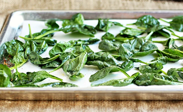 The Easiest Way to Make Crisp, Delicious and Nutritious Spinach Chips ...